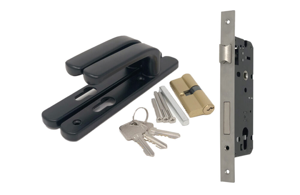 Gate Handle Set (Keys and Lock) for Double Driveway Gates - RMGA05
